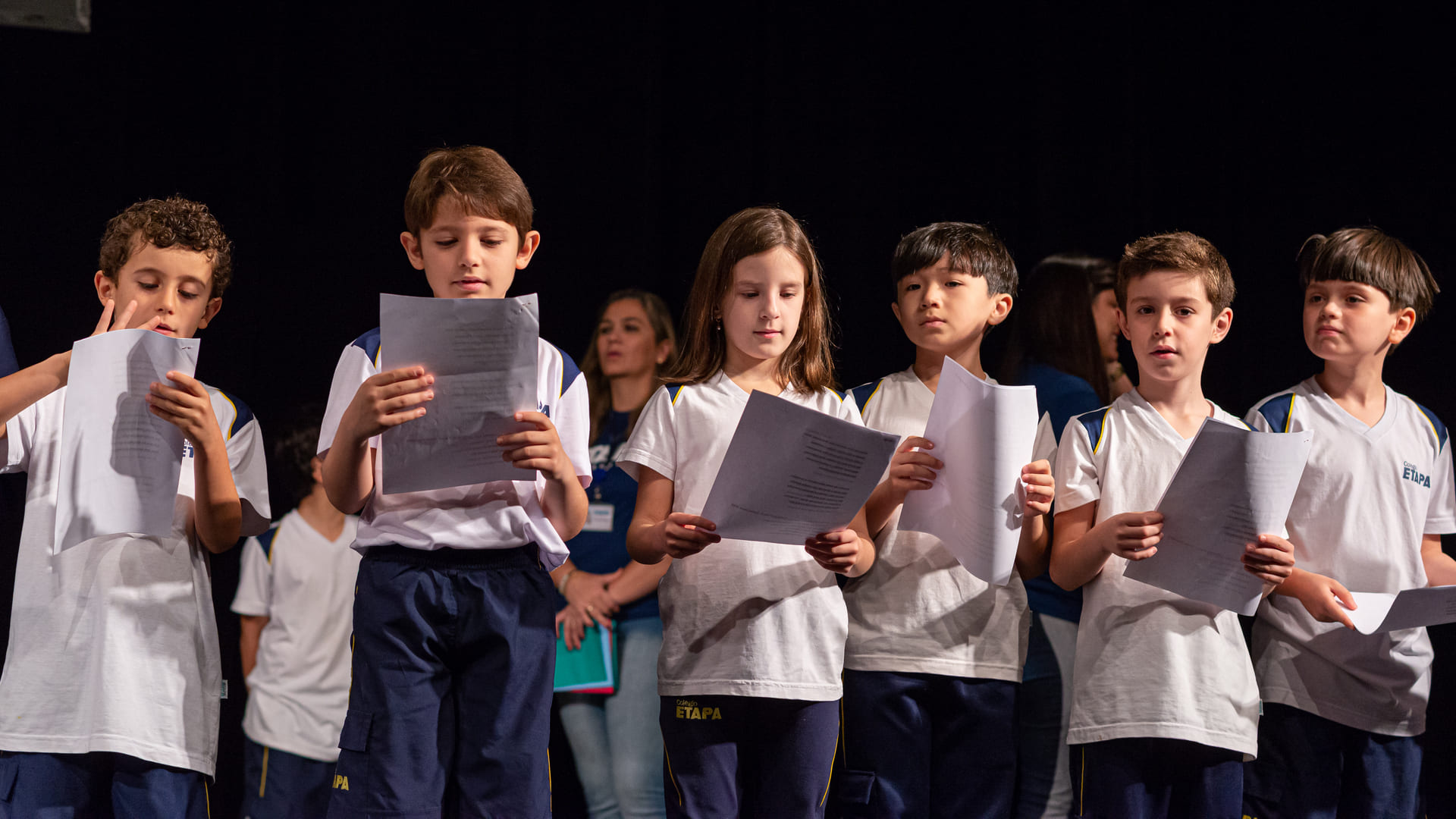Alunos exploram linguagens artísticas no Sarau Literário 2022